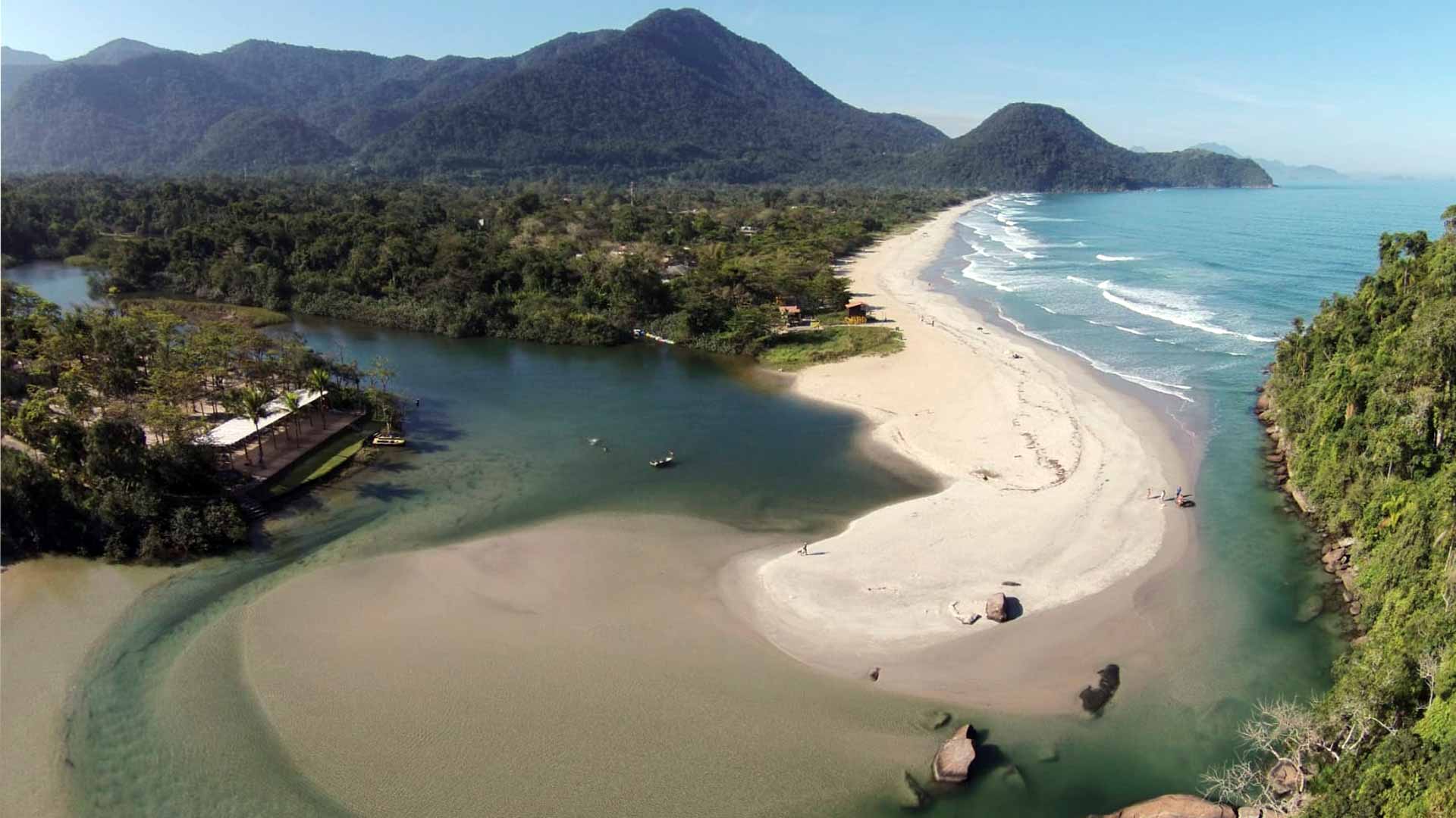 Praia de Itamambuca em Ubatuba, SP - Nas estradas do planeta