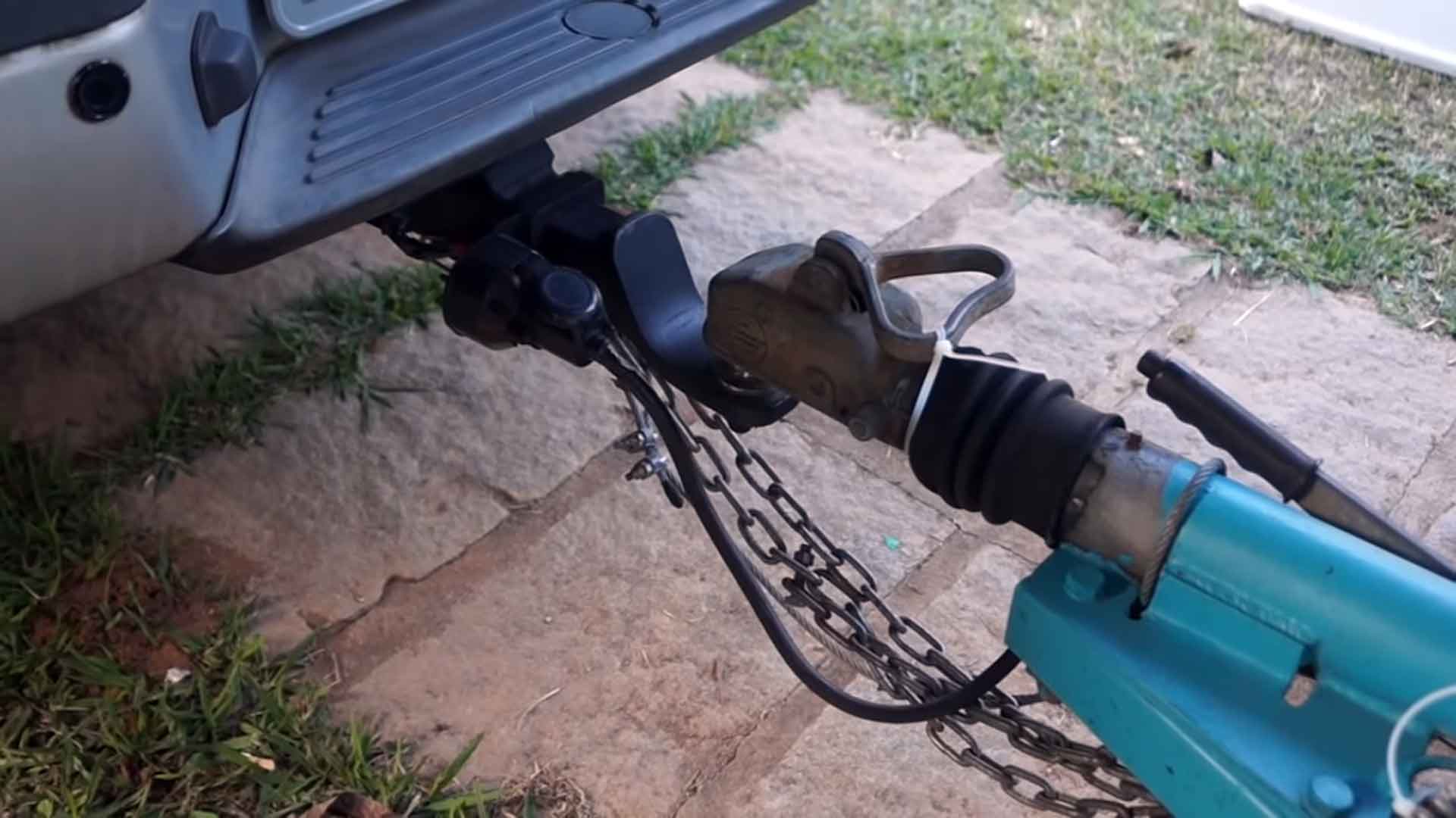 Rebocando um trailer, dicas de engate e manobra - Nas estradas do planeta